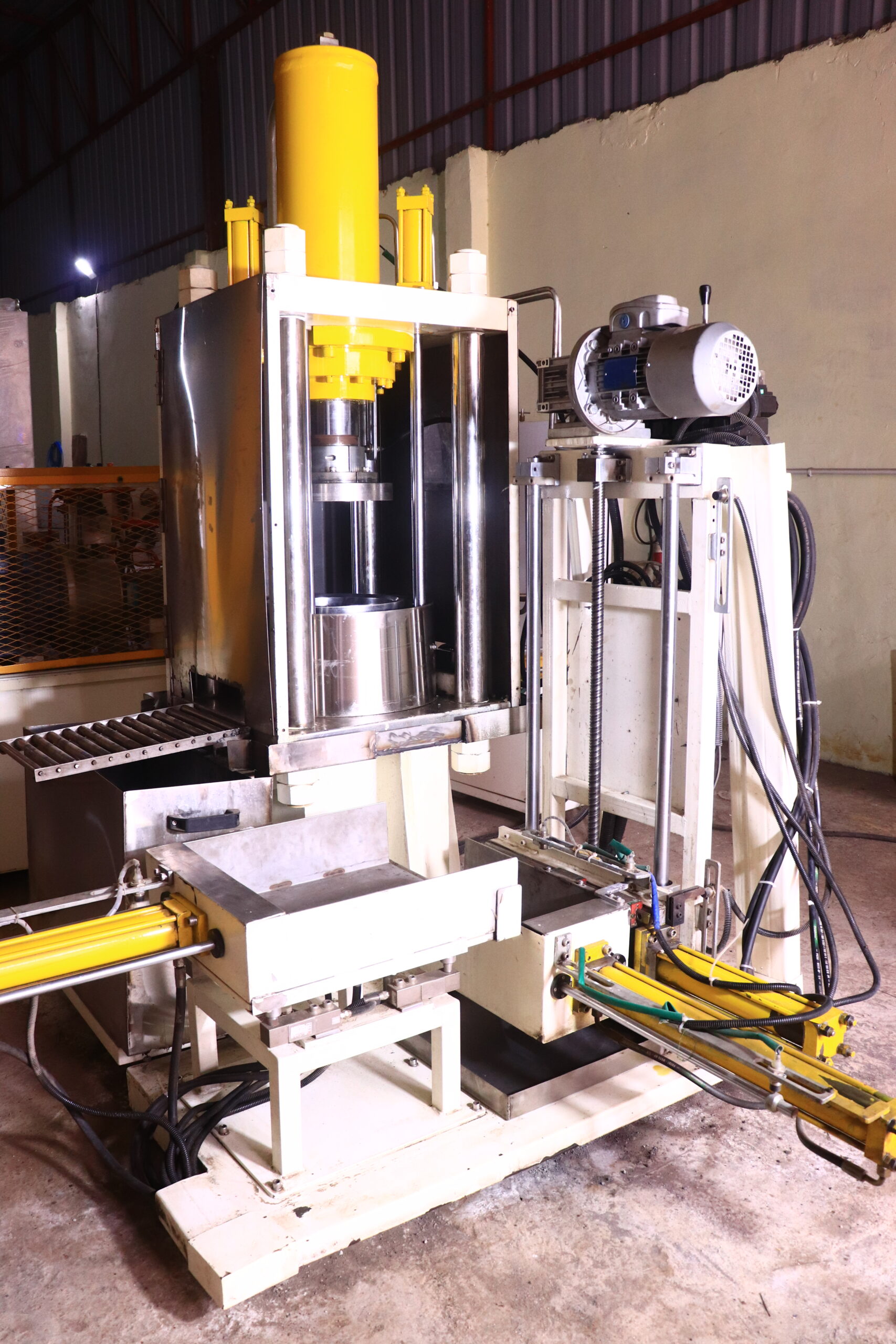 Customized Hydraulic Press - Mechocean Machines India Pvt. Ltd.